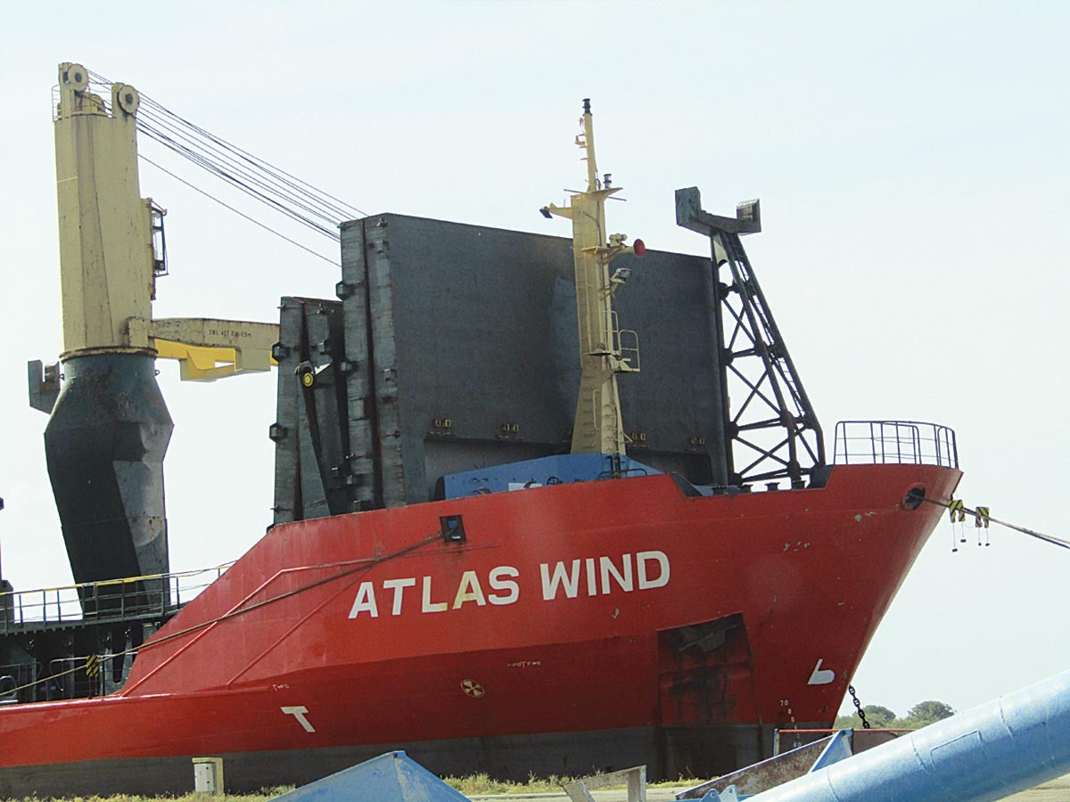 Εντυπωσιακές εικόνες από το πλοίο Atlas Wind στο λιμάνι Πόρτο Λάγους