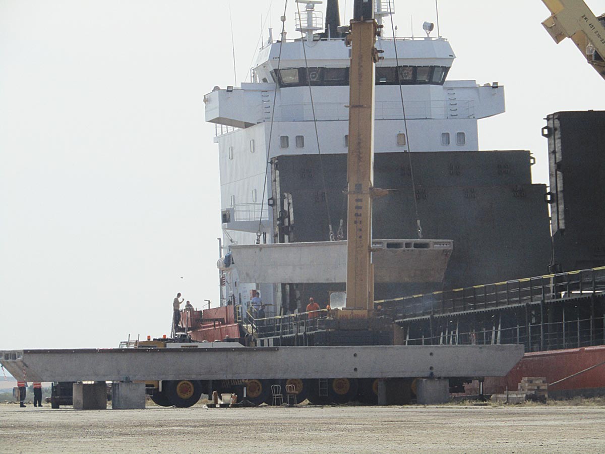 Εντυπωσιακές εικόνες από το πλοίο Atlas Wind στο λιμάνι Πόρτο Λάγους
