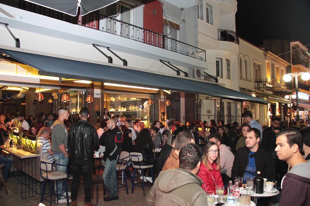 Μουσικές βραδιές στο ανακαινισμένο Scarlet Bar