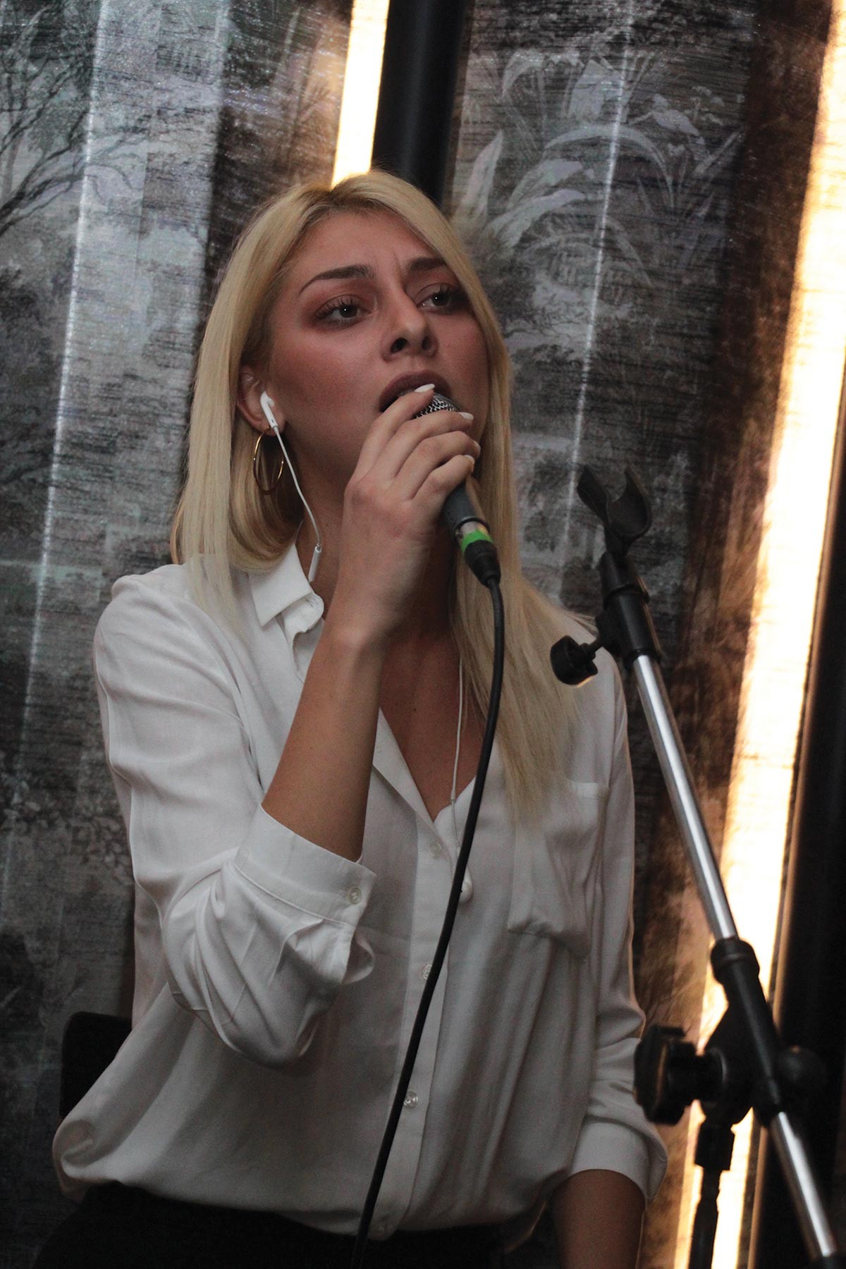 Μουσικές βραδιές στο ανακαινισμένο Scarlet Bar